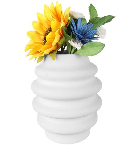 Curvy Layered Vase | Freestyle Ceramics & Tufting